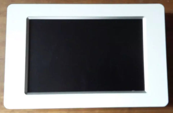 Linx 8" High Resolution Digital Photo Frame with Colour Changeable Fra ...